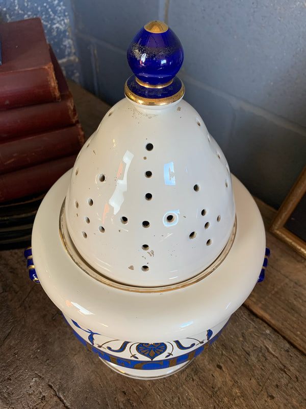 An earthenware lidded ‘Leeches’ jar - Belle and Beast Emporium