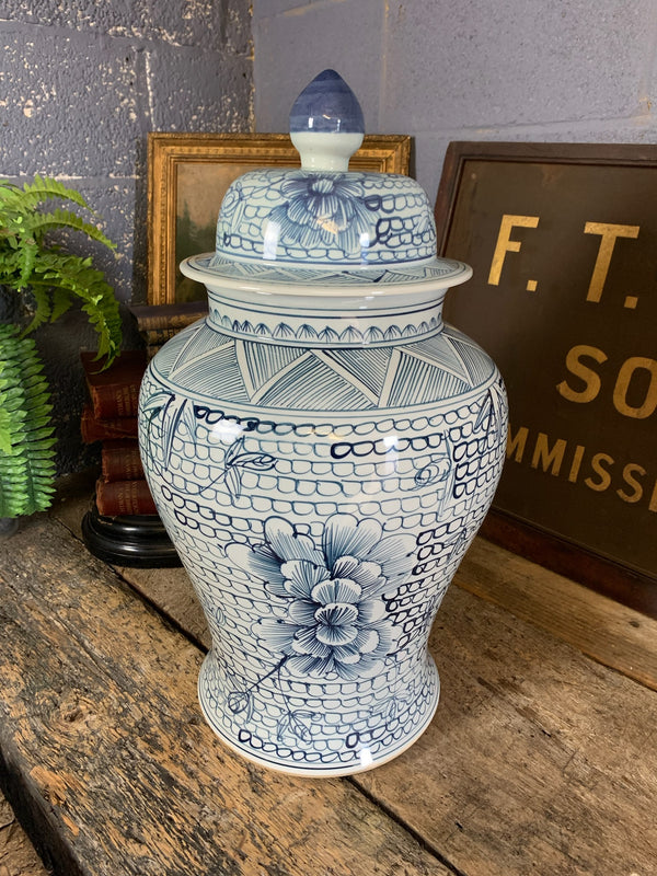 A very large blue and white Chinese lidded ginger jar - Belle and Beast ...
