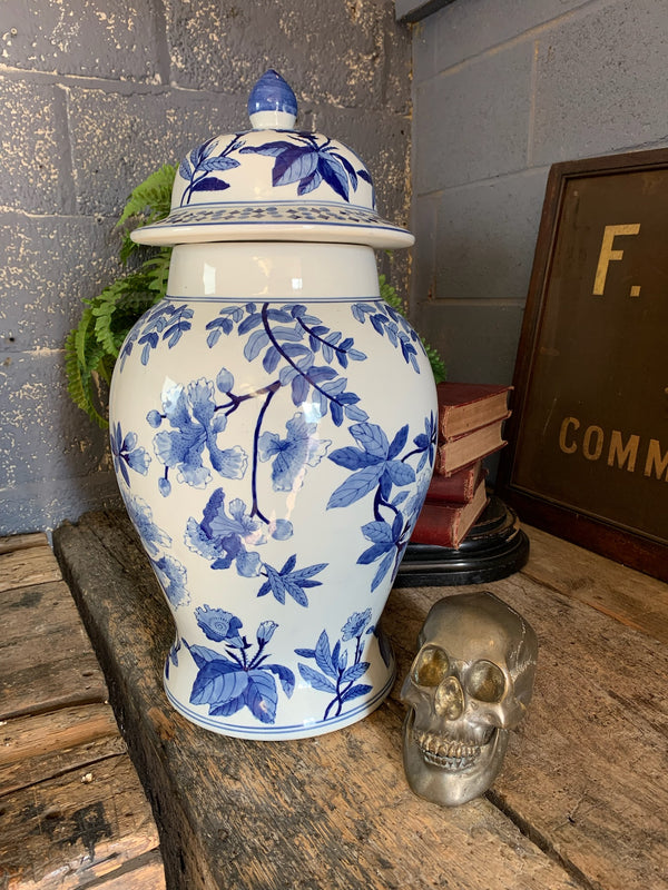 A very large Chinese ginger jar with lid - Belle and Beast Emporium